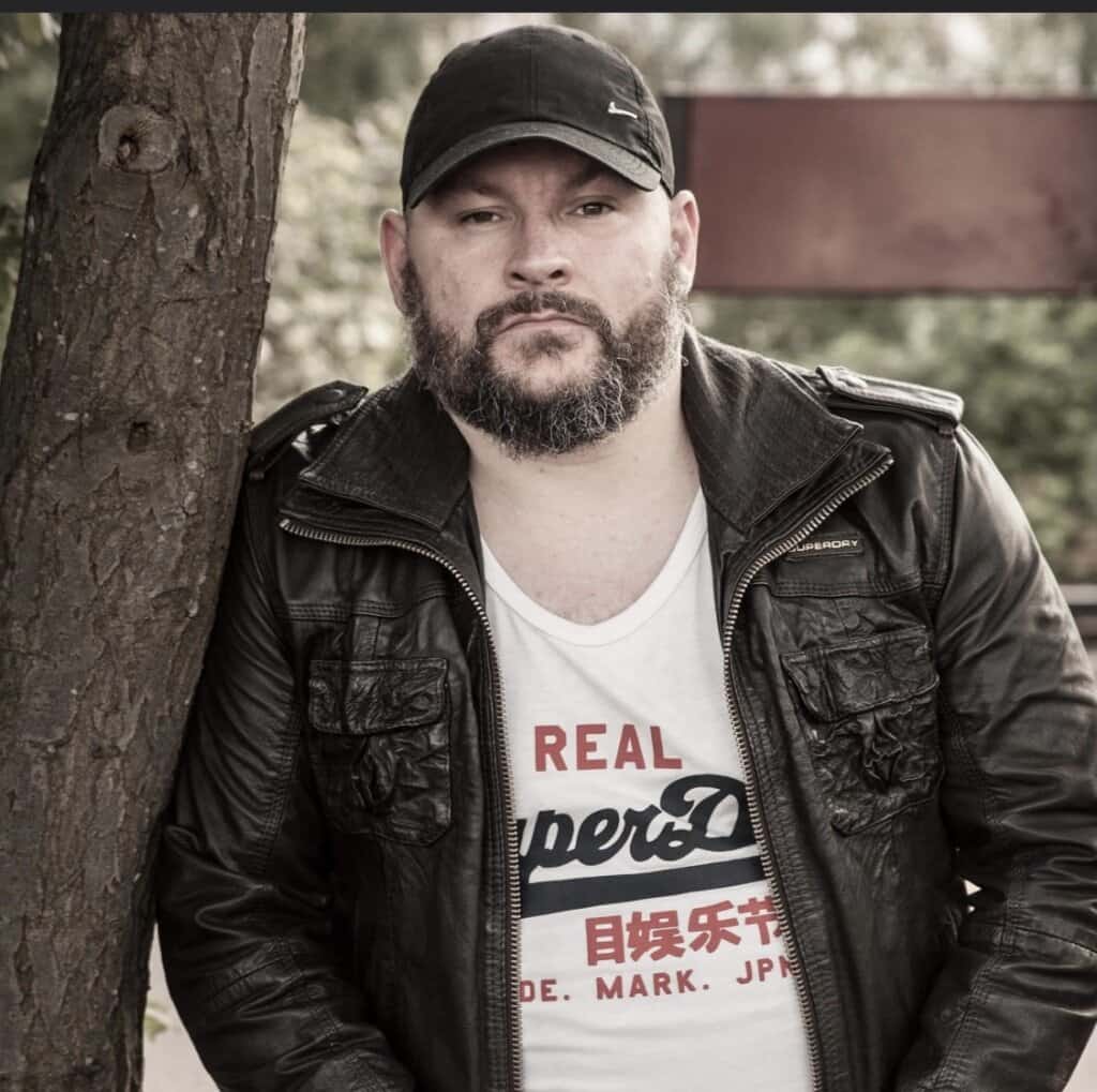 Single Review: Jay Morgan – Someone to Hold While You Cry – Northern Lights